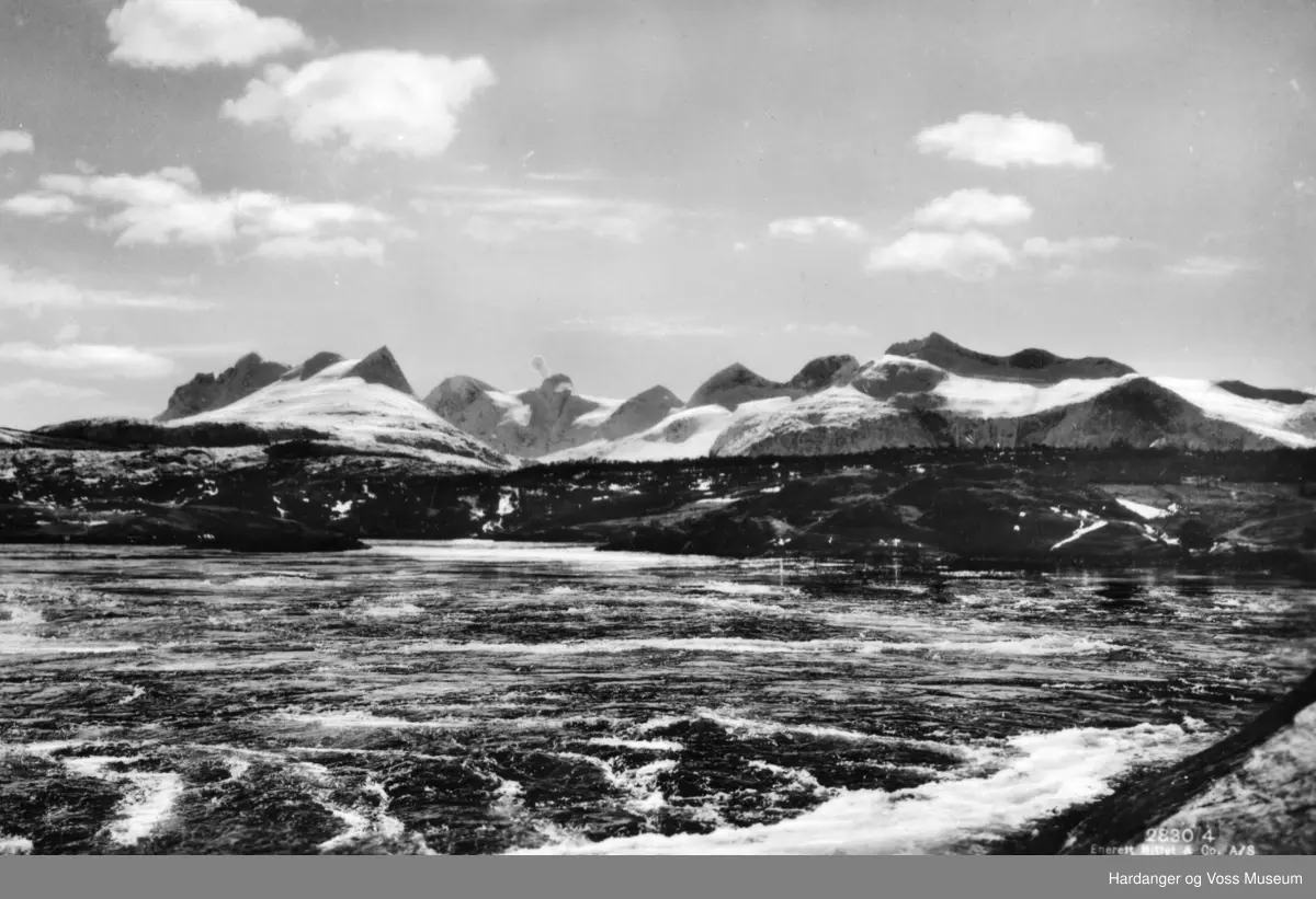 Saltstraumen med Børvasstindane - Hardanger og Voss Museum / DigitaltMuseum