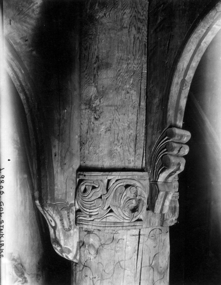 Stavkirken fra Gol i Hallingdal. Interiør. Kapittel og knekter ...