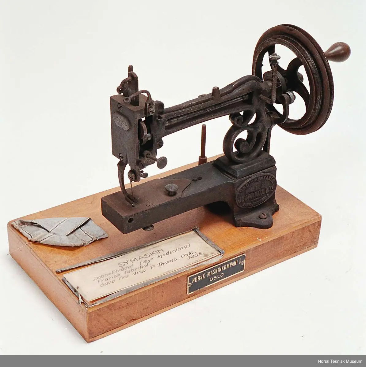 Symaskin - Norsk Teknisk Museum / DigitaltMuseum