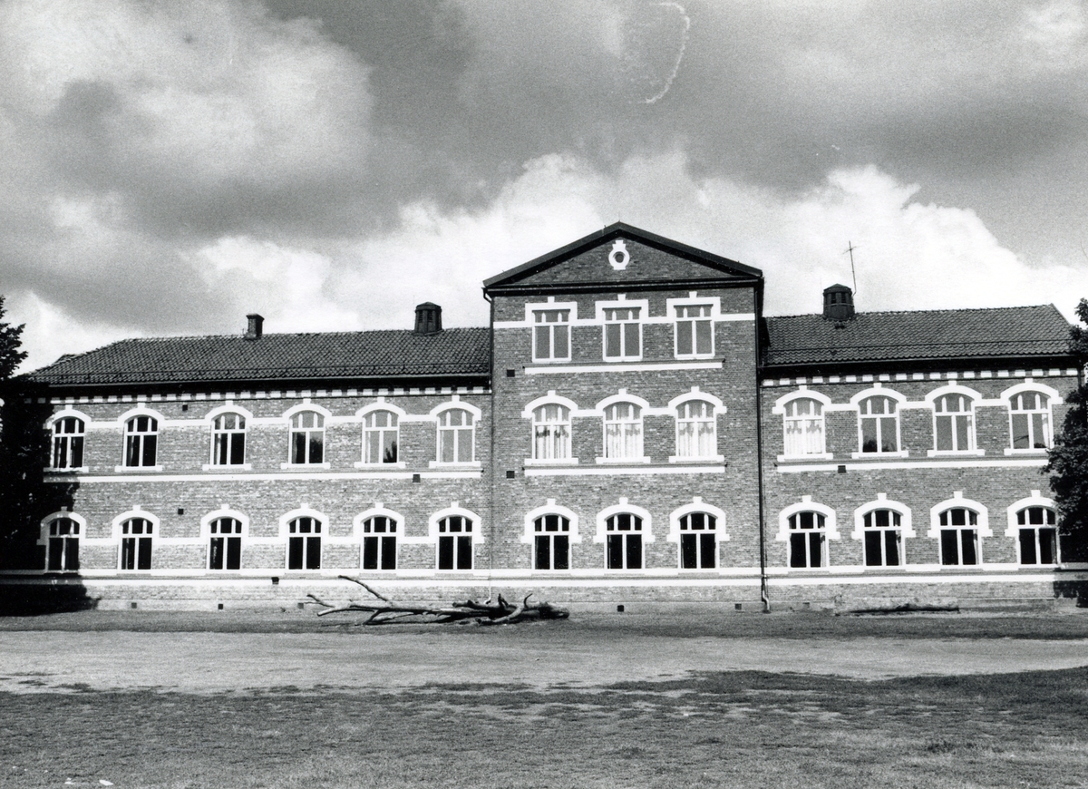 Nyhemsskolan - Hallands Konstmuseum / DigitaltMuseum