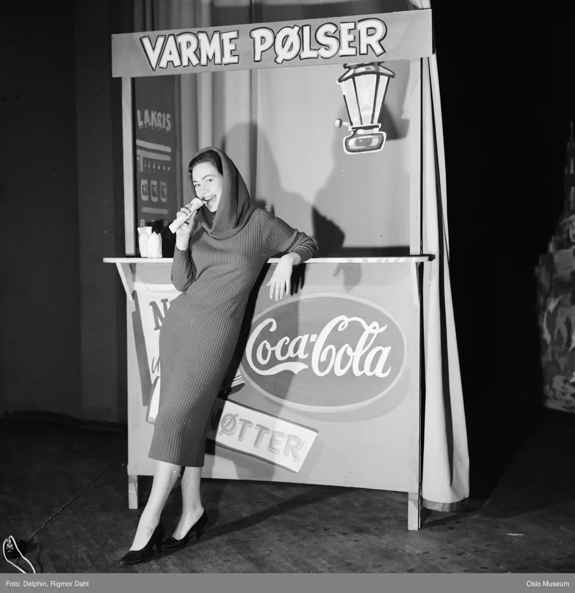 Anne Lise Tangstad viser moter. - Oslo Museum / DigitaltMuseum