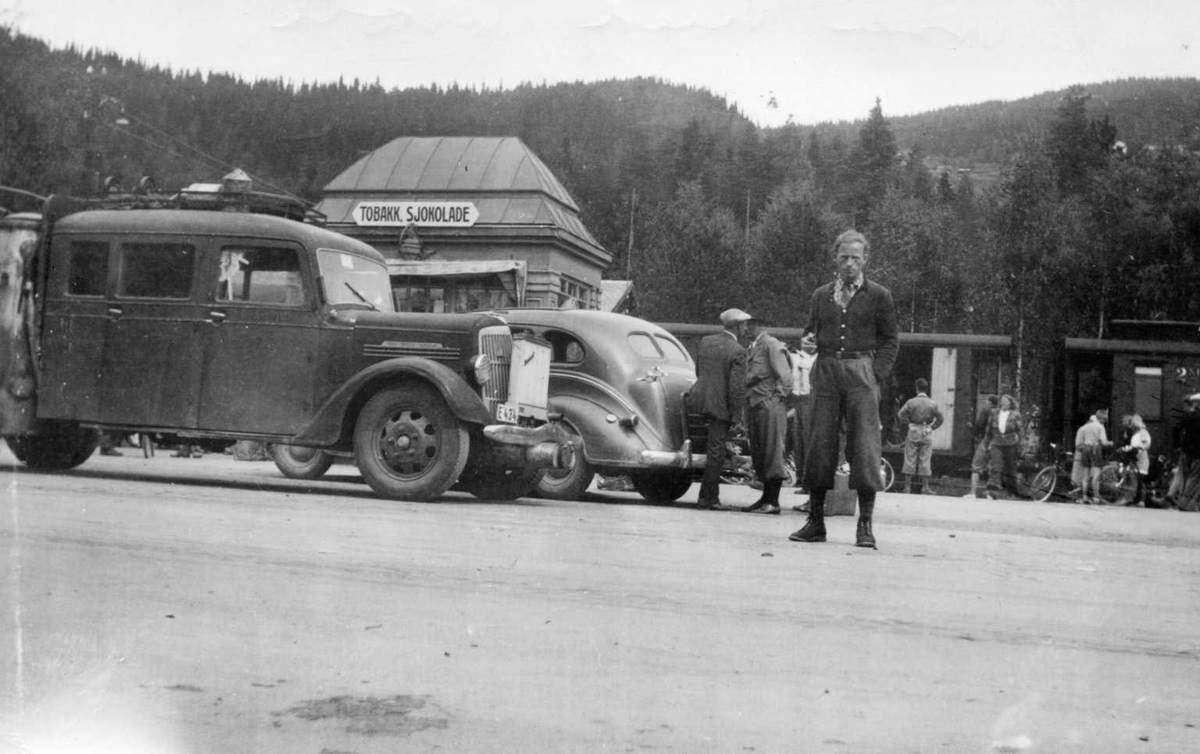 Buss med knottgenerator på Fagernes. - Kraftmuseet / DigitaltMuseum